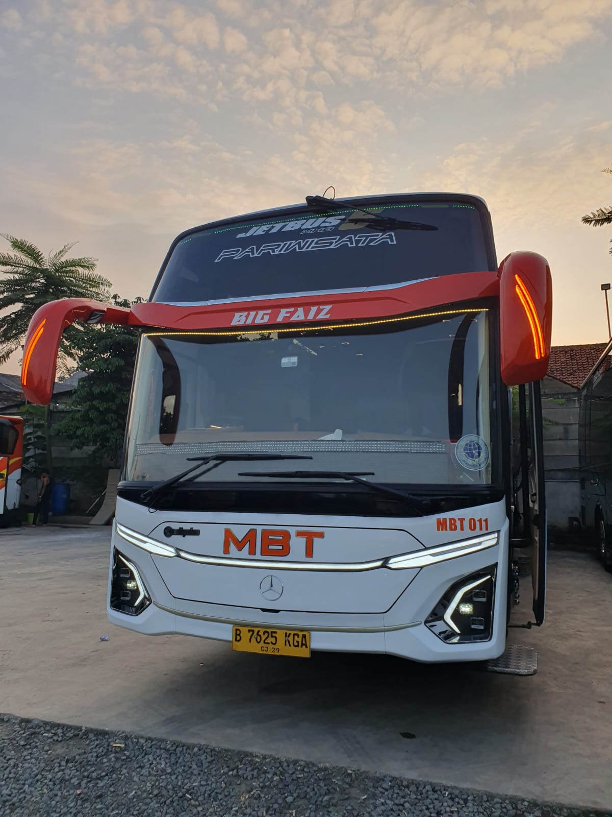 MBT - Mitra Buana Trans - Sewa Bus Pariwisata